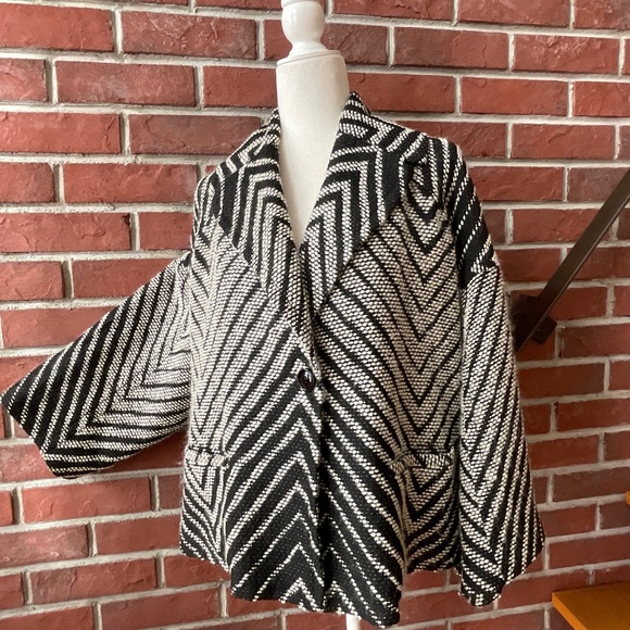 Valentino | Jackets & Coats | Valentino Roma Italy Vintage Black White ...